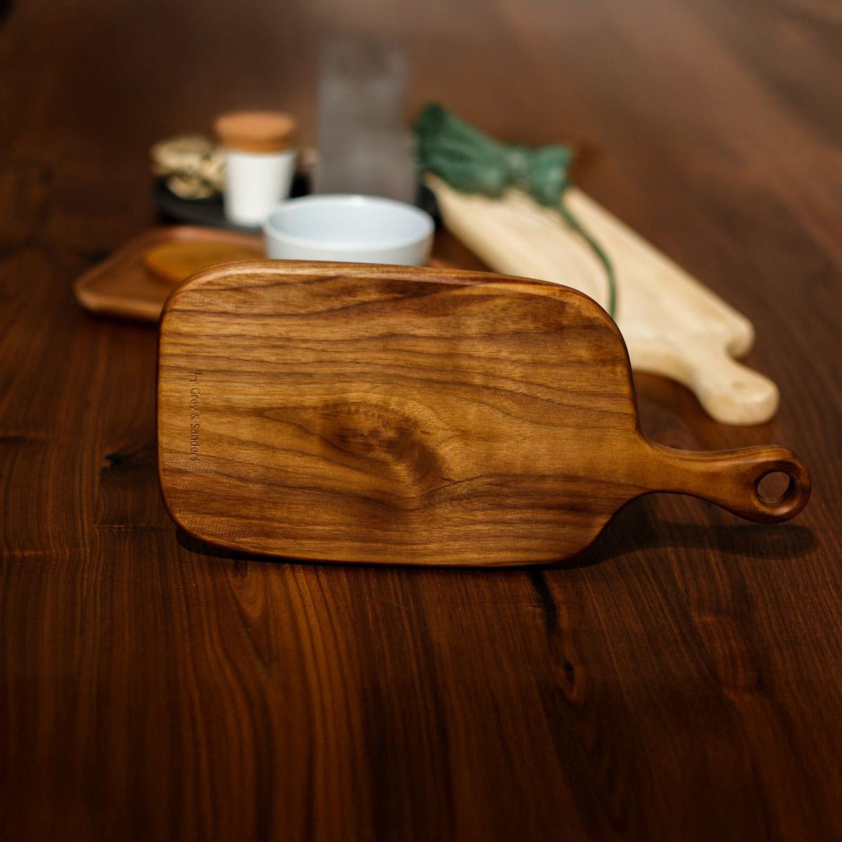 Leo Serving Board with Handle – Grey & Sanders